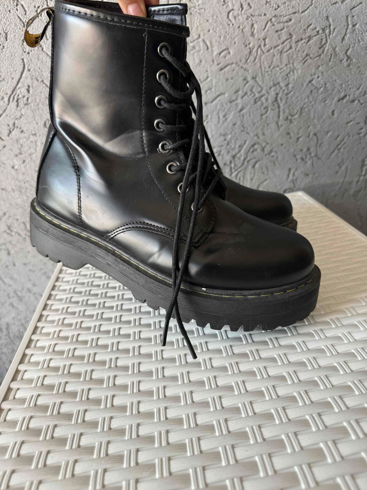 Yaga - marketplace for preloved fashion