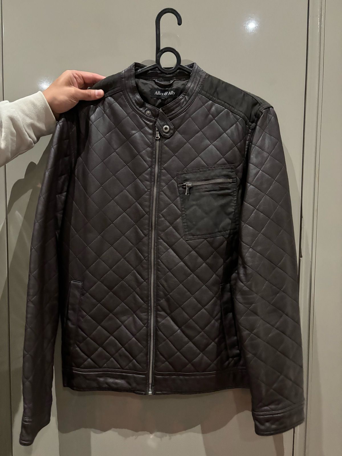 Yaga - marketplace for preloved fashion